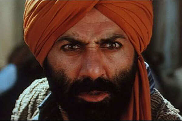 6 Bollywood actors who donned turbans for films!