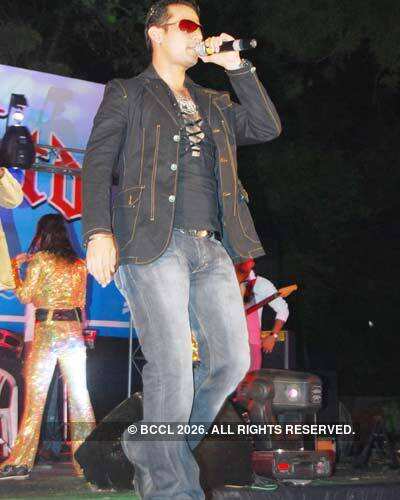 Guests pose at May Queen dance party in kanpur - Photogallery