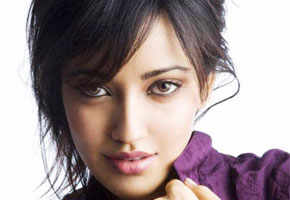 Neha Sharma playing role of a crazy SRK fan in 'Youngistan'