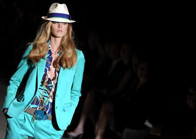 A model wears a creation part of the Gucci Spring/Summer 2009 fashion ...