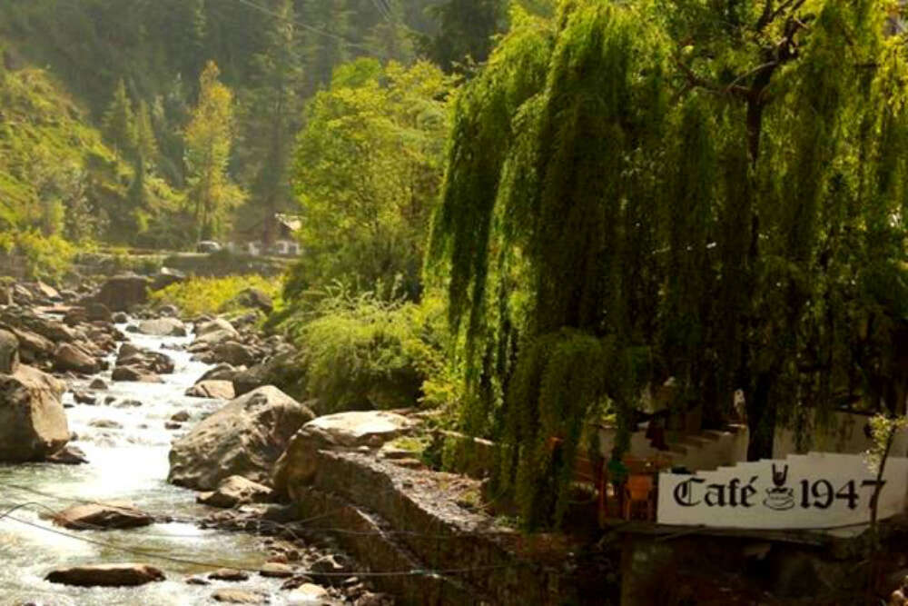 Cafe 1947 In Manali | TimesTravel