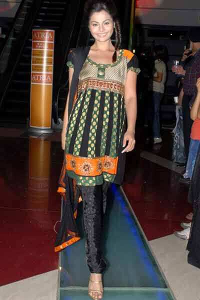 Sharon Prabhakar (C) at the launch of Priyanka Thakur's (R) boutique at ...