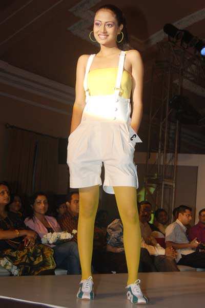 A model showcases an outfit at Glam hunt fashion show in Calcutta ...
