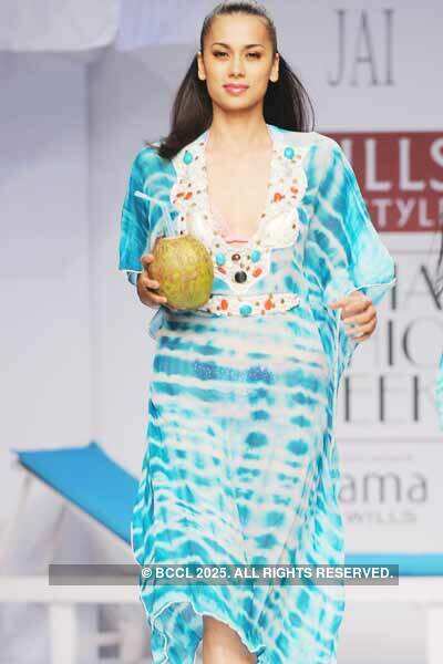 Diva displays a creation by designers Parvesh and Jai during the Wills ...