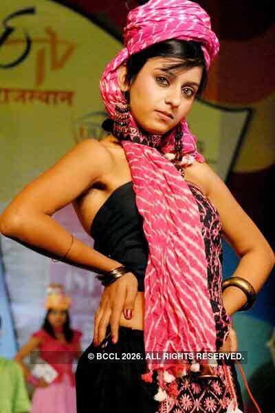 Bhavana walks the ramp for 'Mr & Miss Desert India 2008' in Jaipur ...