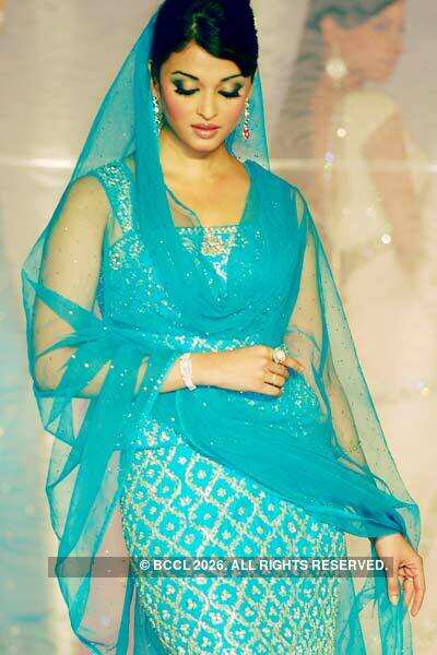 Aishwarya Rai on ramp Pics | Aishwarya Rai on ramp Photos | Aishwarya ...