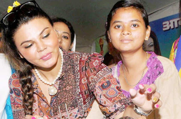 Rakhi Sawant distributes sewing machines in Mumbai