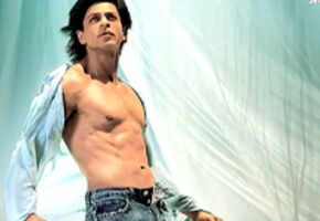 SRK only goes shirtless for Farah Khan!