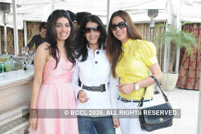 Gauri Pandit during Nikita Tandon's birthday party at Manre, Delhi ...