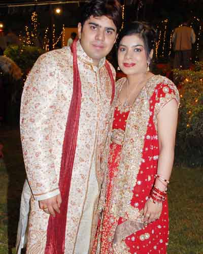 Abhishek and Divya Sahni at Rachna and Manish Dawara's wedding party at ...