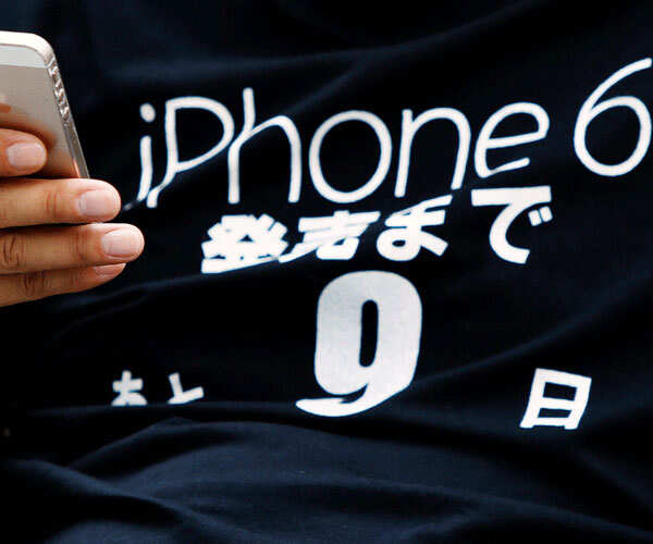 Apple iPhone 6 launch: The wait begins