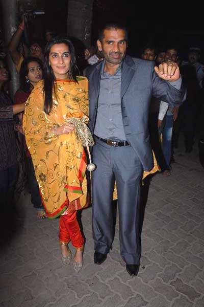 Suniel Shetty with wife Mana at Amrita Arora and Shakeel Ladakh's ...