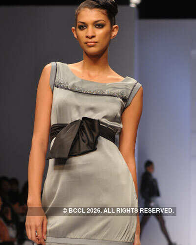 Donna presents a creation by designer Pallavi Mohan during Day 3 of ...