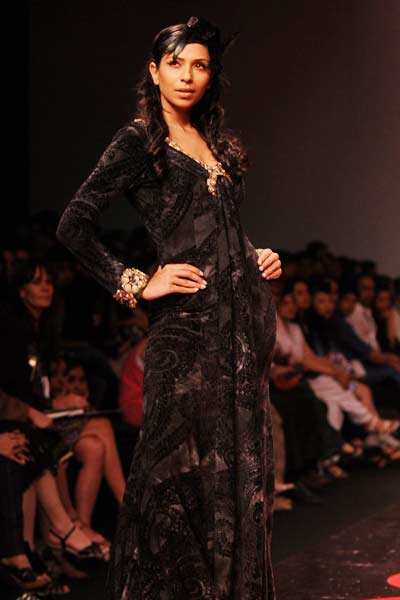 Binal presents a creation by designer Reynu Taandon during Day 4 of ...