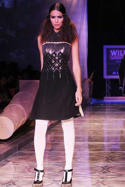 A model presents a creation by designer JJ Valaya during Day 5 of Wills ...