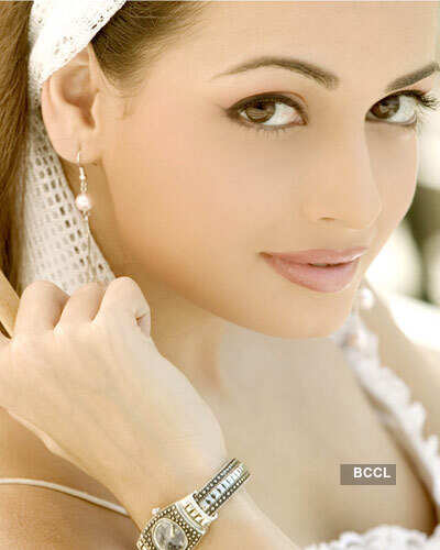 Dia Mirza's Portfolio Pics Pics | Dia Mirza's Portfolio Pics Photos ...