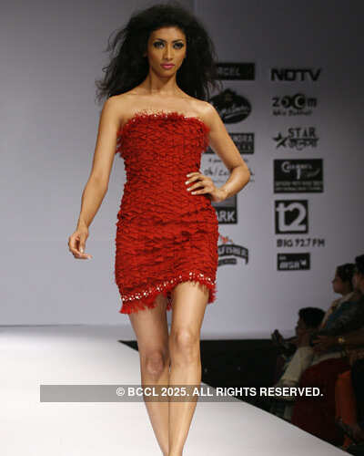 Laxmi Rana displays a creation during Kolkata Fashion Week '09 in ...