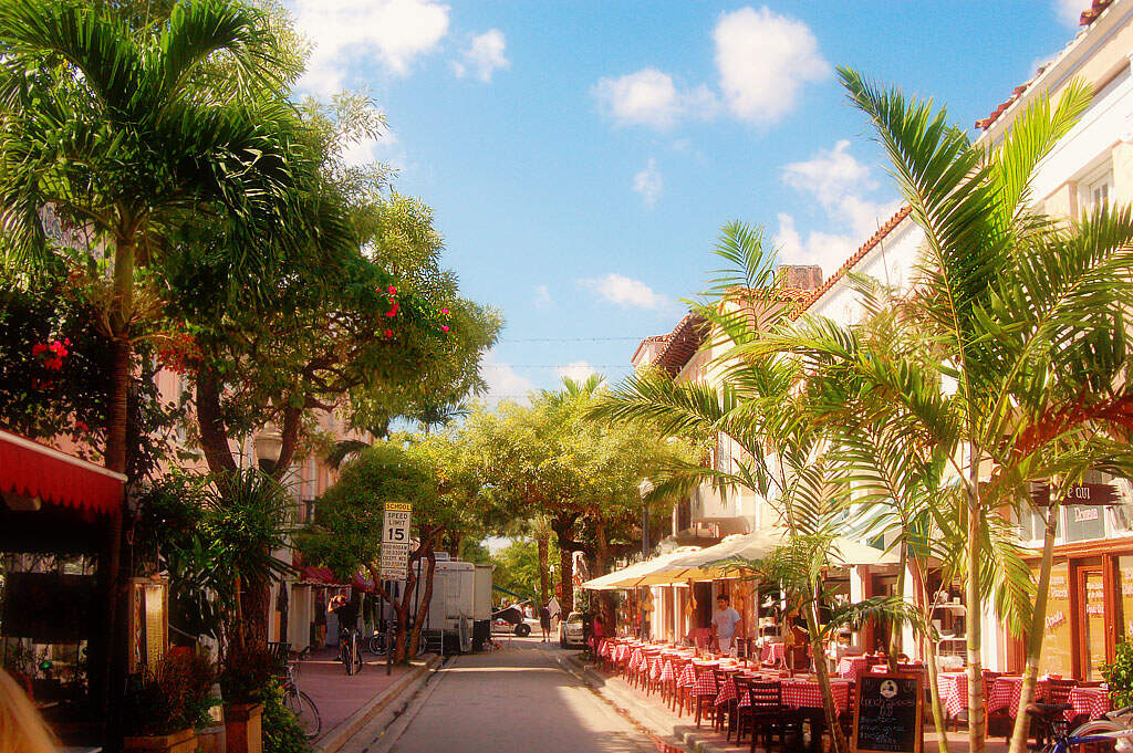 Española Way, Miami - TimesTravel