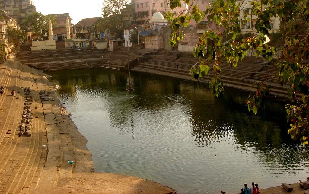 Banganga Tank and Walkeshwar Temples, Mumbai - TimesTravel