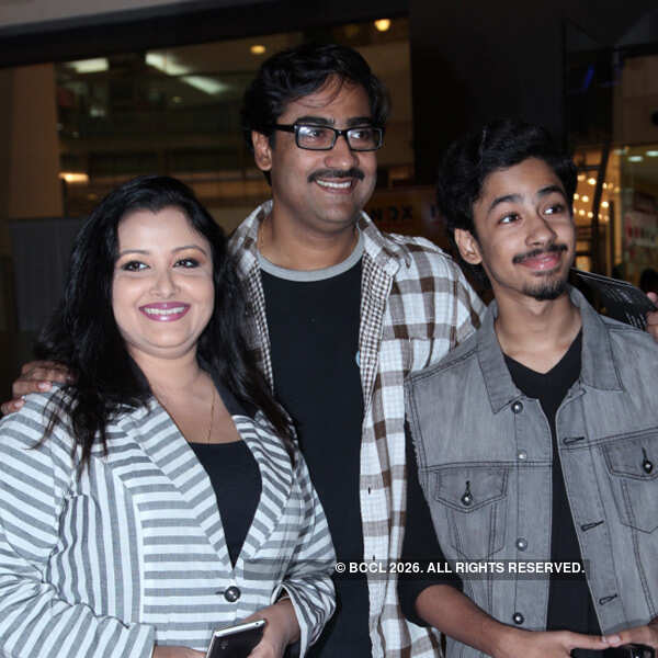 Reshmi, Kaushik Sen and Riddhi during the premiere of the film Force ...