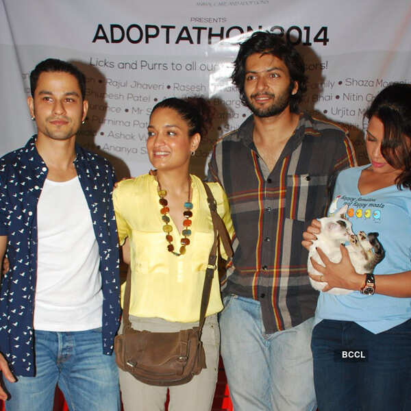 Kunal Khemu, Sandhya Mridul, Ali Fazal and Richa Chadha at a pet ...