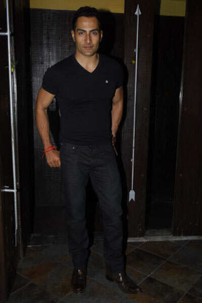 Sanjay Chadha Annv. bash Photogallery - ETimes