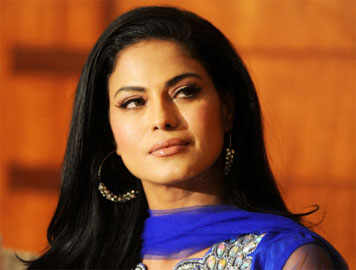 Pakistani actress Veena Malik celebrates birthday in Dubai