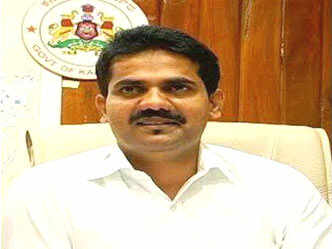 IAS officer DK Ravi who 'exposed tax frauds' found dead in Bengaluru