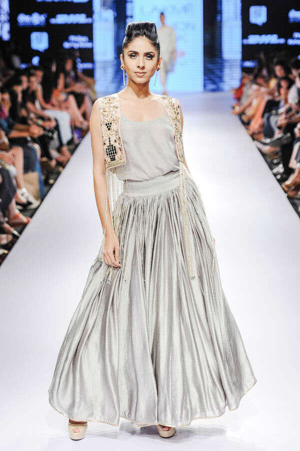A model sizzles on the ramp in a creation by designer Payal Singhal on ...