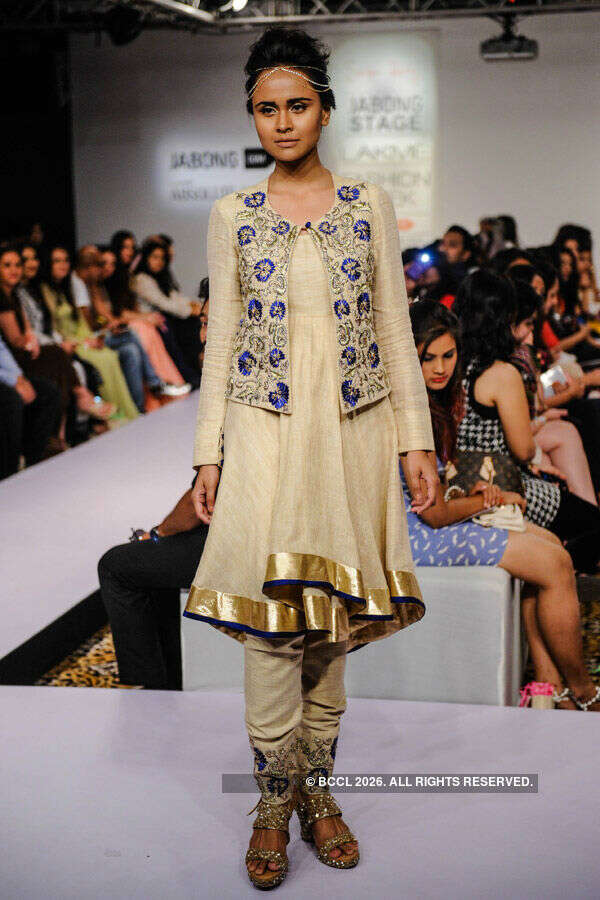 A model walks the ramp for Shilpa Reddy on Day 6 of the Lakme Fashion ...