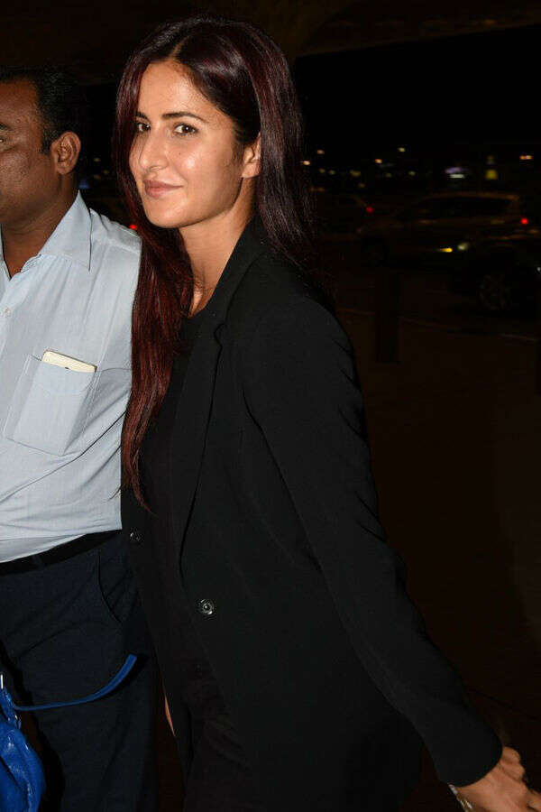 Photos of celebrities at airport Pics | Photos of celebrities at ...