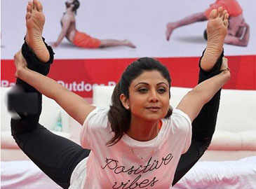Shilpa Shetty shows curves on Yoga Day