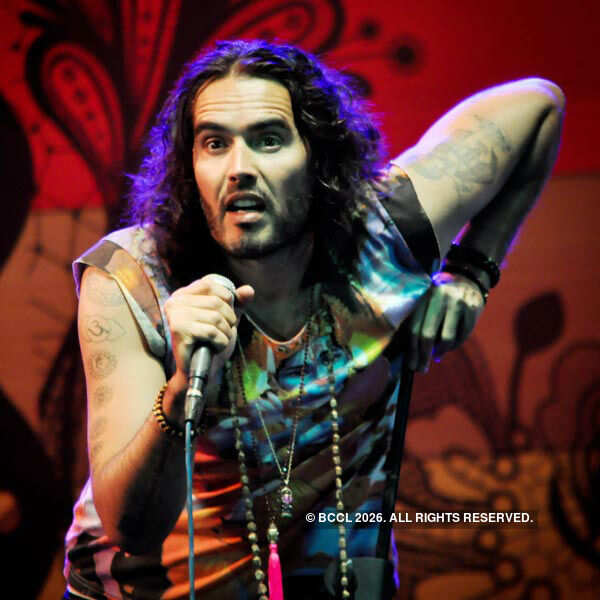 Russell Brand marries Laura Gallacher | English Movie News - Times of India