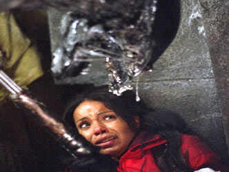 Alien vs Predator: Movie Clip - Battling the Queen