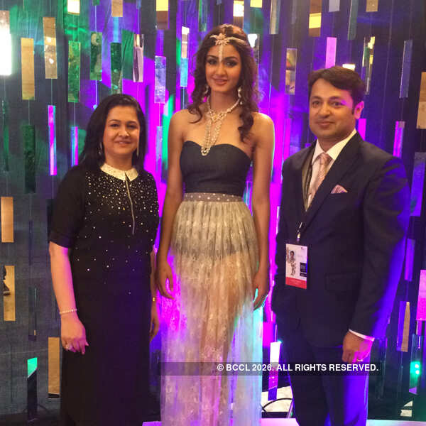 Dazzling showstopper for IIJW: Miss India 2015 Aditi Arya