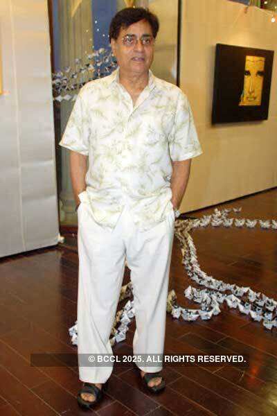 Rajendra Kapse at 'Heartistic Expressions' art exhibition at MCA ...