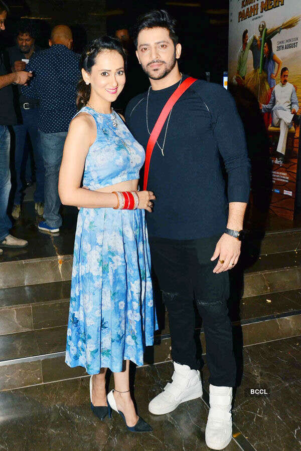 Gunjan Walia poses with her husband Vikas Manaktala at the special ...