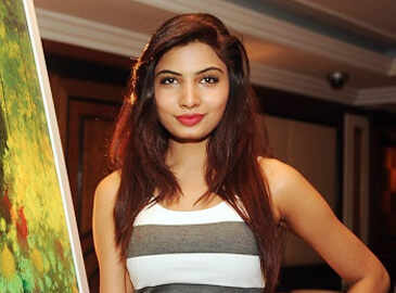 Avani Modi goes from bold to conventional in 'Calendar Girls'
