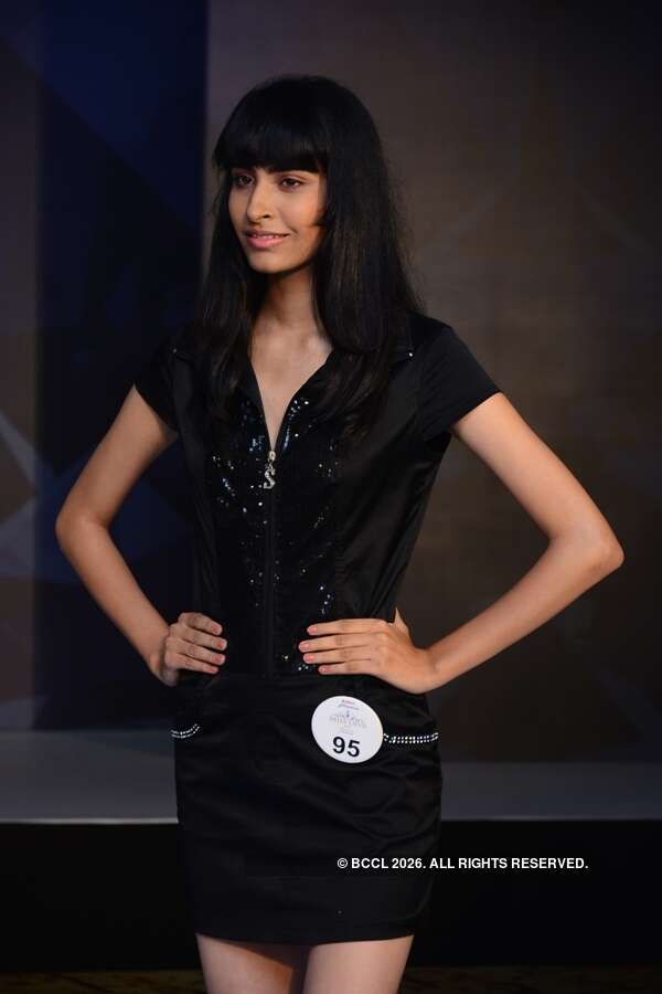 Hemali Soni crowned Campus Princess 2015