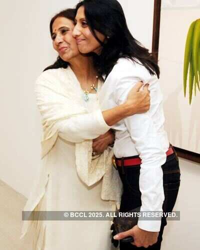 Shefali Talwar and Sunil Sethi during Madhu V art show at Pallete art ...