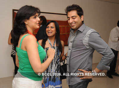 Shefali Talwar and Sunil Sethi during Madhu V art show at Pallete art ...