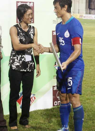 Players acknowledge the crowd after their win against Sri Lanka in a ...