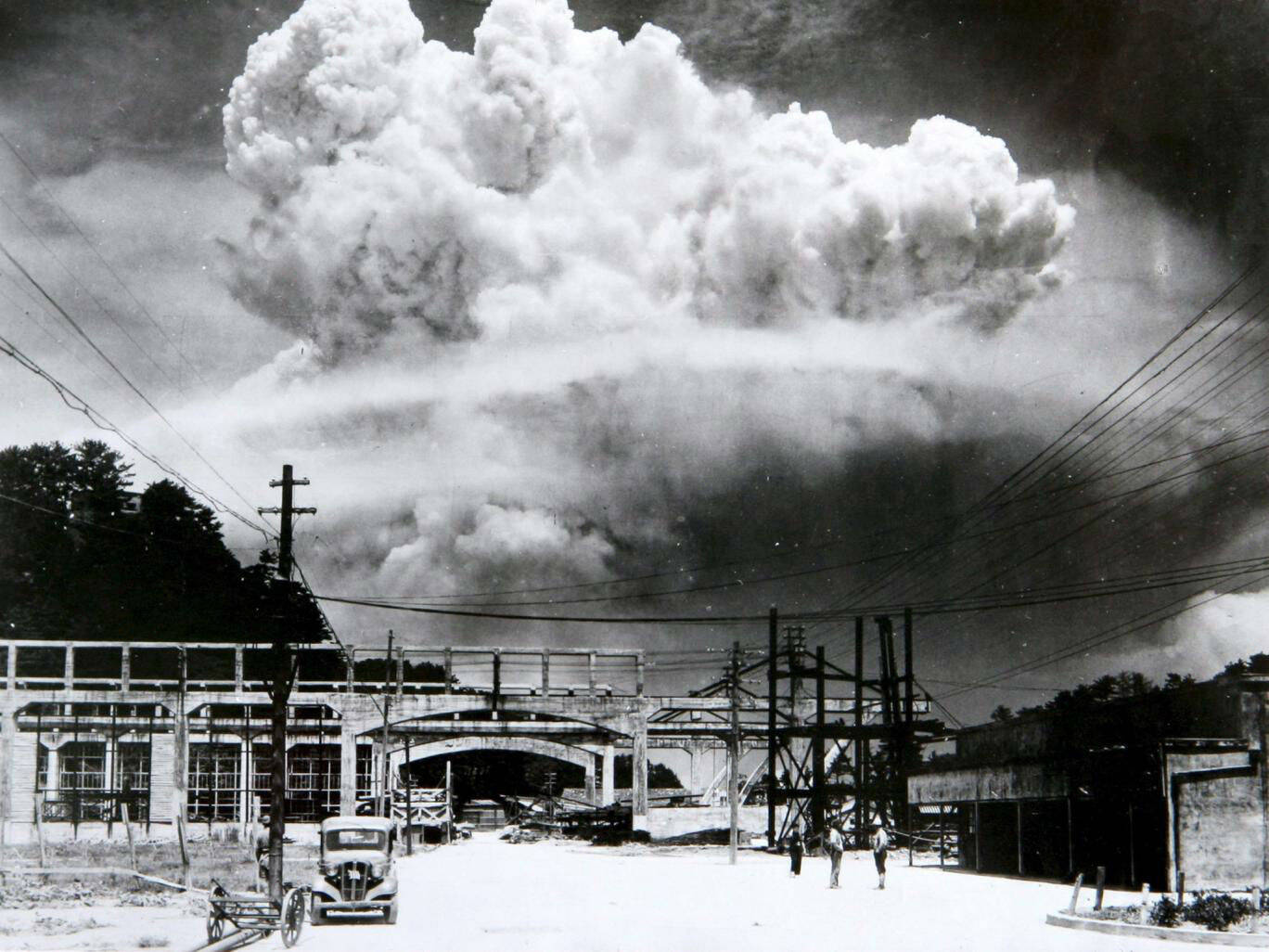 Russia planned to 'drop nuclear bombs on London' in the Cold War ...