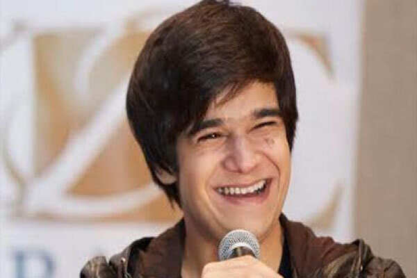 Vivaan makes his directorial theatre debut