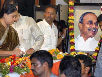 YSR Reddy's body reaches LBS stadium