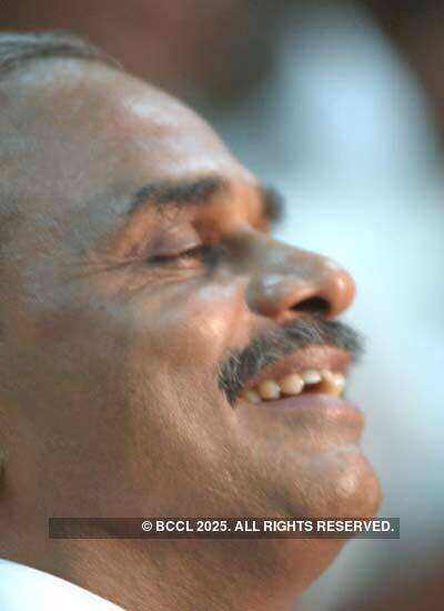 YSR Reddy at a press conference in Hyderabad - Photogallery