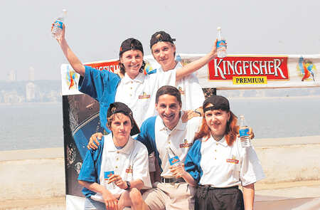 IT’S ALL IN THE JEANS! Saif makes a standout statement for Delhi Times ...