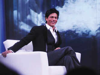 Watch: SRK makes fun of Chinese people