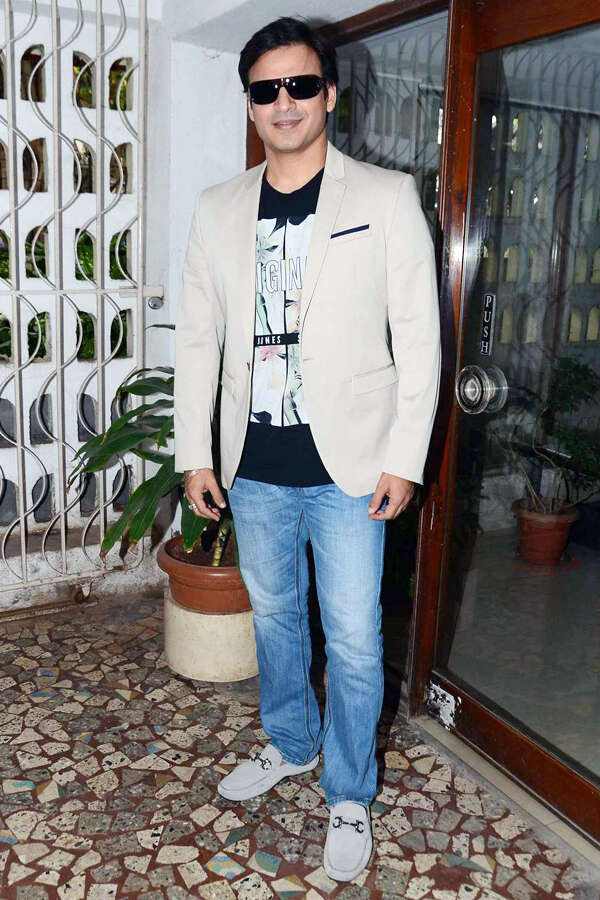 Vivek unveils mag. cover Photogallery - ETimes