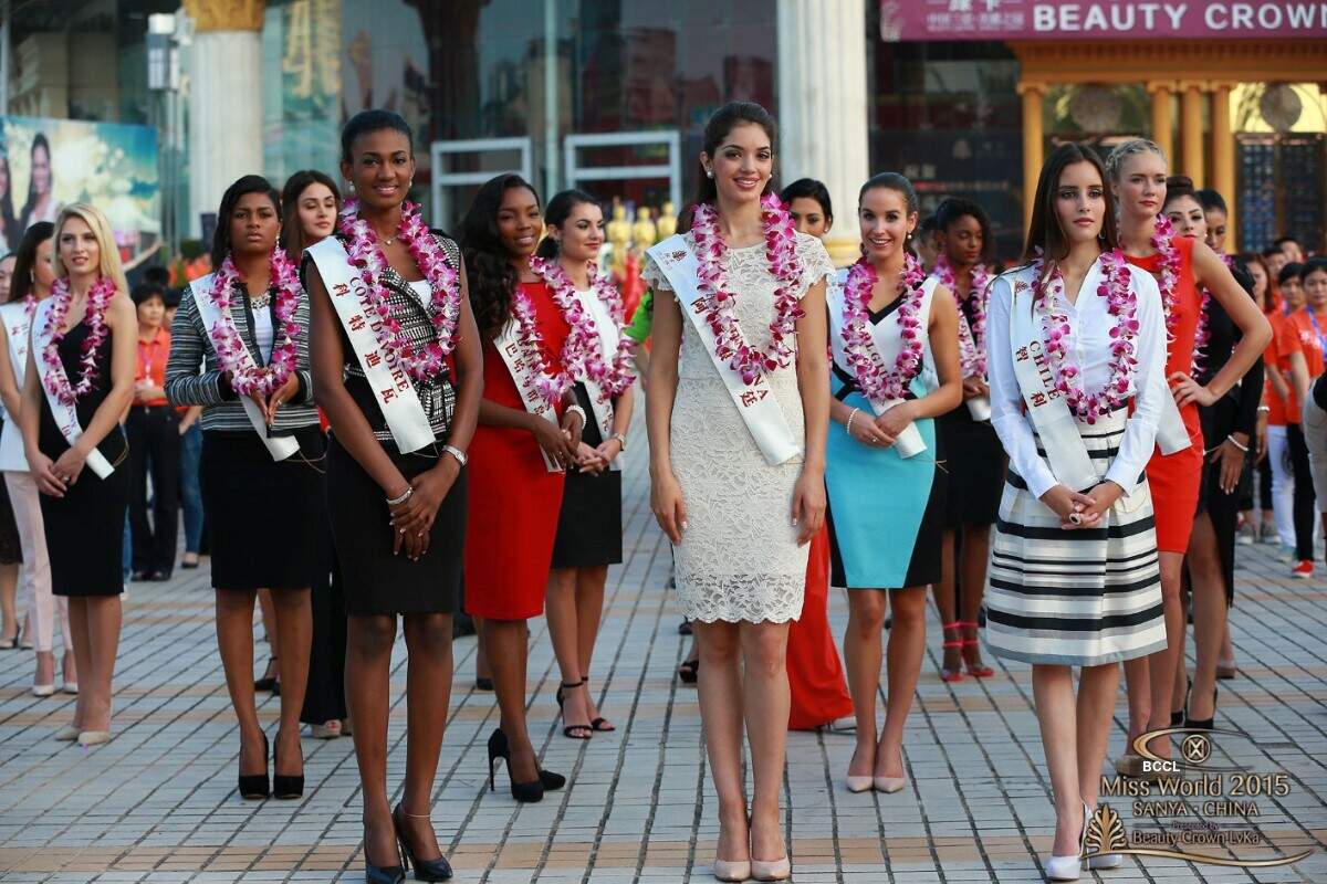 Miss World 2015 contestants at the Sanya City Parade